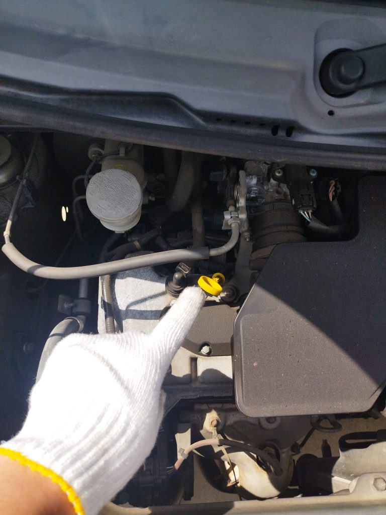 初心者でも安心！MRワゴンMF22Sのエンジンオイル交換DIYの基本手法を車屋プロが解説：自宅でできる簡単な修理方法！ | 自動車の事ならスピードスターへ！
