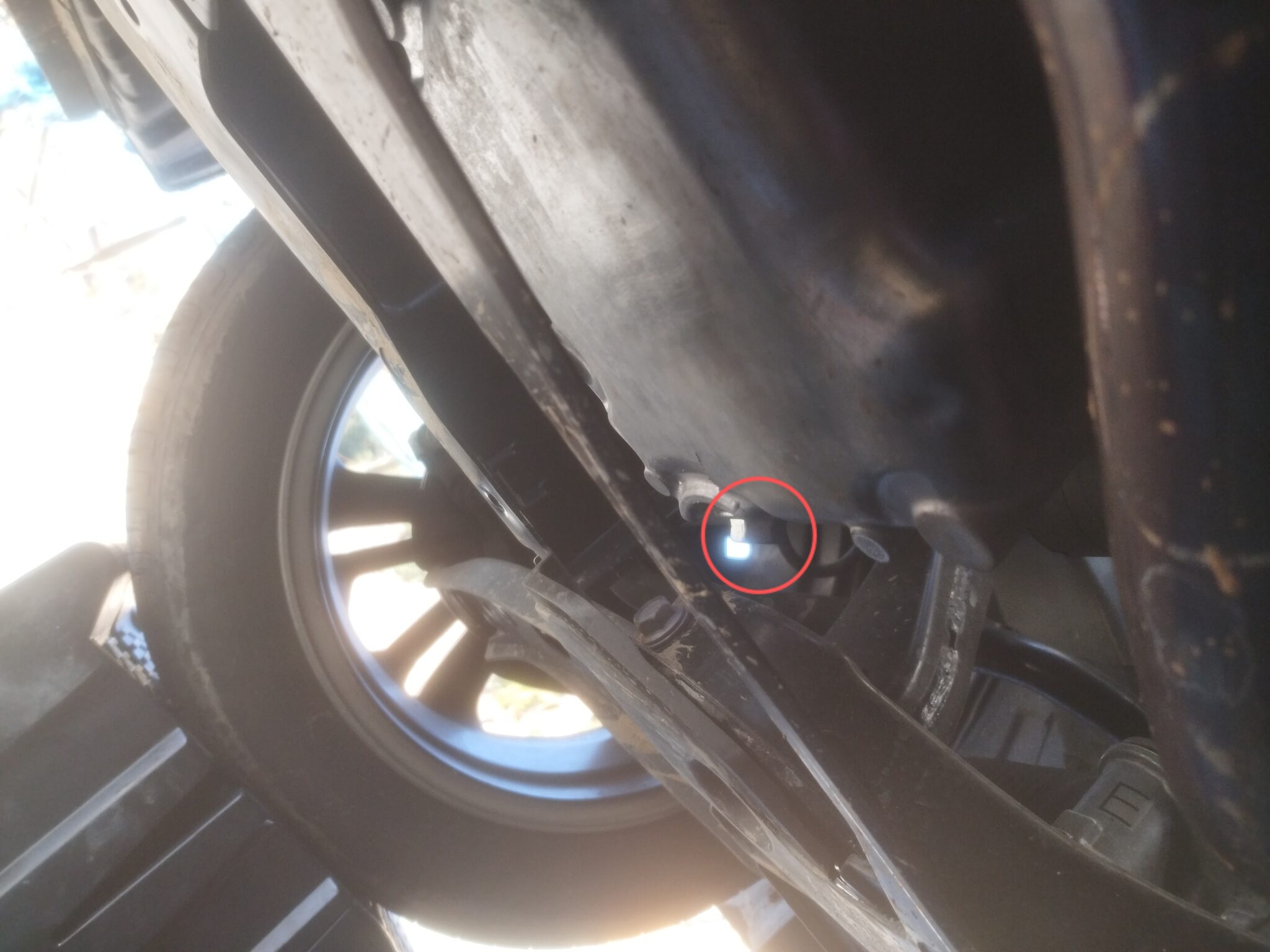 初心者でも安心！ライズA201Aのエンジンオイル交換DIYの基本手法を車屋プロが解説：自宅でできる簡単な修理方法！ | 自動車の事ならスピードスターへ！