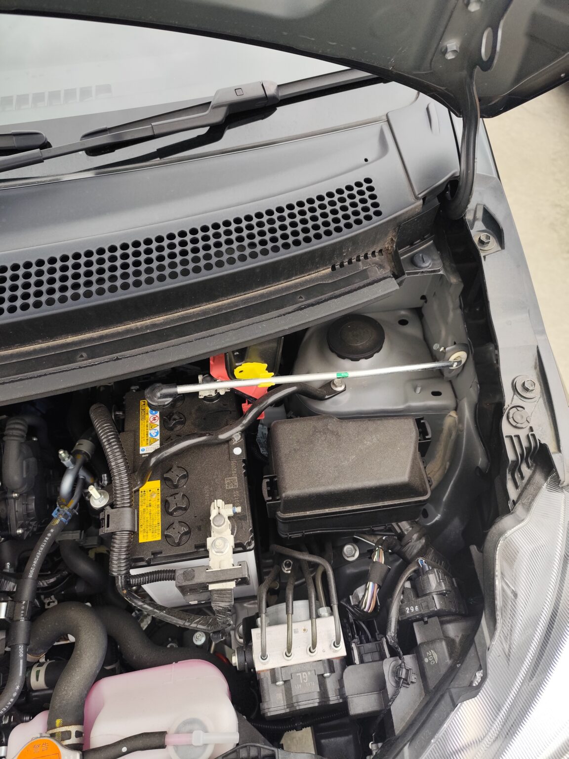 初心者でも安心！ミライースLA350Sのエンジンオイル交換DIYの基本手法を車屋プロが解説：自宅でできる簡単な修理方法！ | 自動車の事ならスピードスターへ！