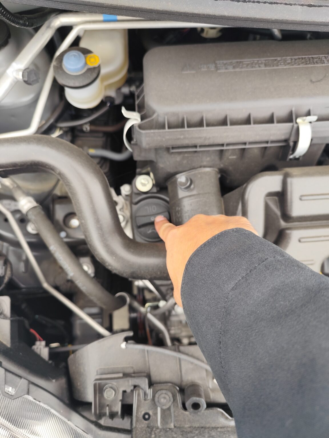 初心者でも安心！ミライースLA350Sのエンジンオイル交換DIYの基本手法を車屋プロが解説：自宅でできる簡単な修理方法！ | 自動車の事ならスピードスターへ！